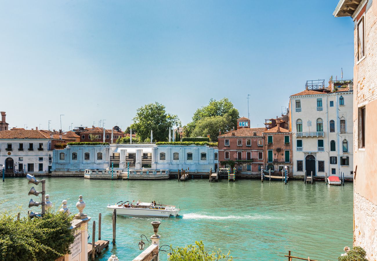 Casetta Rossa, Grand Canal Villa in Venice, Italy